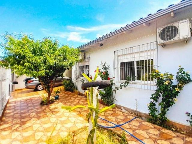 Casa semi mobiliada com 3 três quartos com uma suíte e vaga de garagem em Canoas
