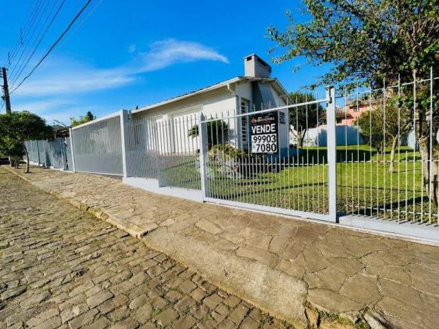Casa Semi mobiliada com Ambientes Funcionais e Excelente pátio à venda no bairro Dos Estados em Estr