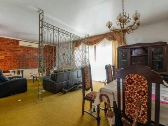 Casa semi mobiliada de 4 quartos e 4 vagas no bairro Chácara das Pedras