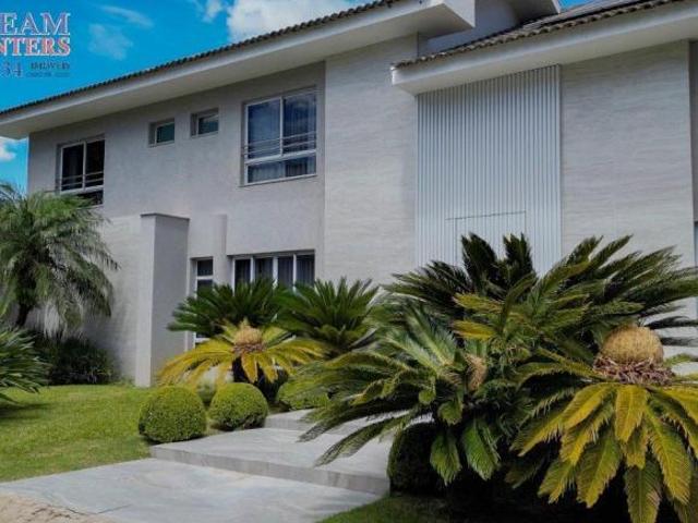 Casa Semi Mobiliada em Condomínio Fechado, com 5 Quartos, Bairro Campo Comprido