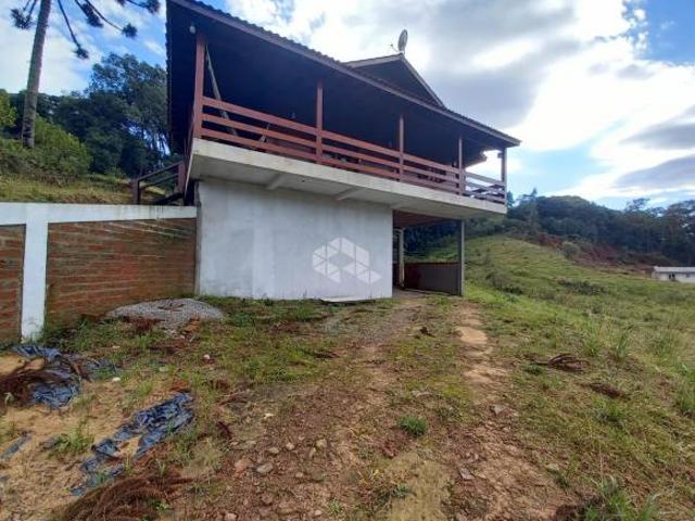 Casa semi mobiliada, 15 minutos de Bento Gonçalves, 3 dormitórios, sendo 1 suíte