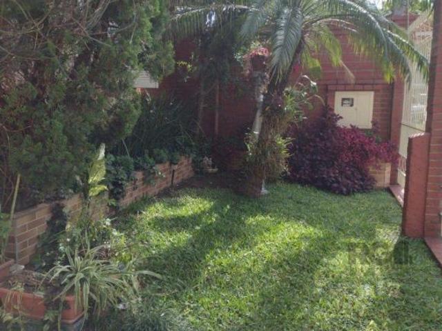 Casa semi mobiliada, 4 dormitórios, 5 vagas Bairro Vila Cachoeirinha
