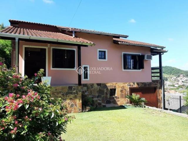 Casa semi mobiliada.