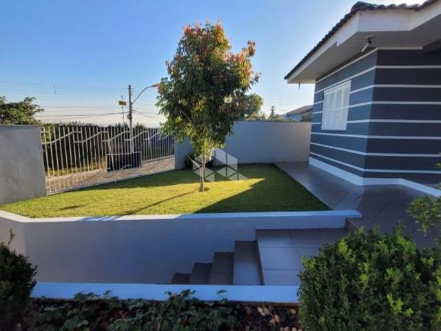 Casa semi mobiliado, com 03 quartos, 02 suítes, no bairro Cristo Rei, São Leopoldo