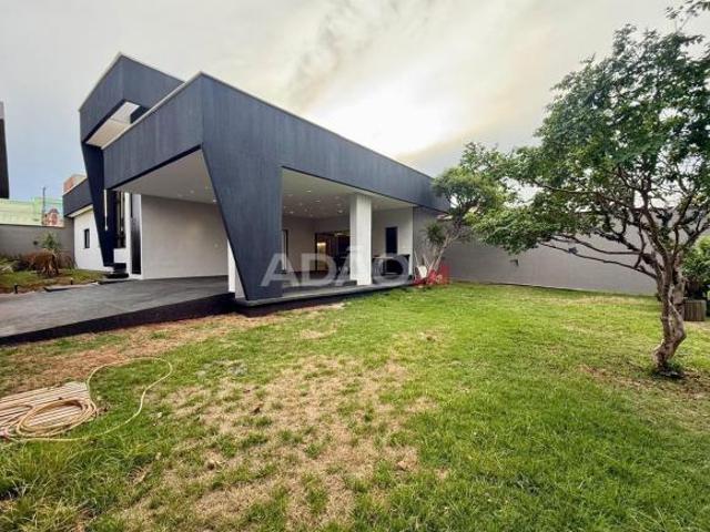 Casa Semi nova totalmente mobiliada 407 M2 Casa de Rua com 3 Quarto s por R$ 1300000.00 no setor Pa