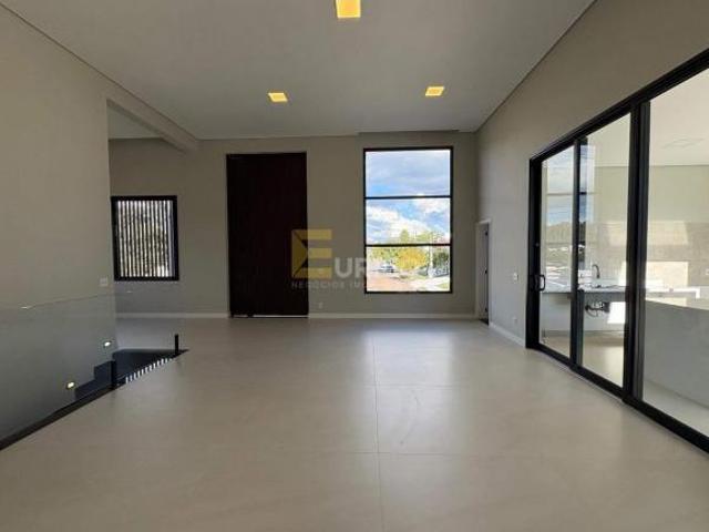 Casa semi térrea nova à venda em condomínio de alto padrão na cidade de Louveira/SP