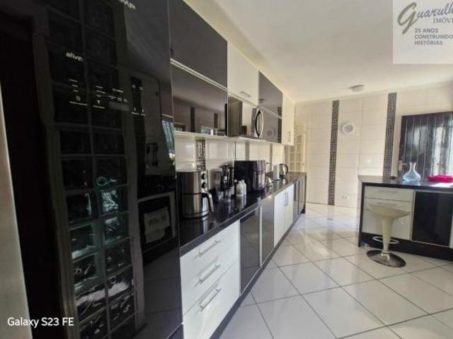 Casa Semi Térrea de Alto Padrão com Piscina, Suíte Master e Acabamentos Refinados