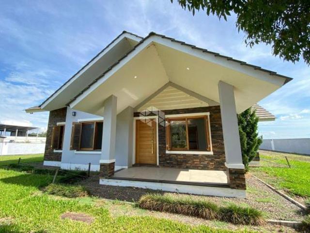 CASA SEMIMOBILIADA 2 DORMITORIOS E AMPLO PATIO EM CANDELÁRIA