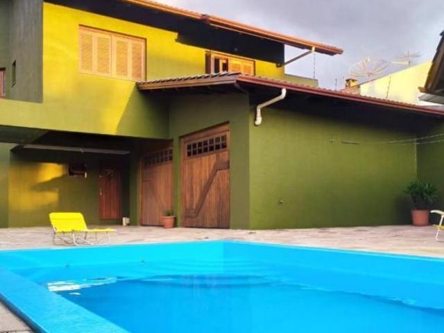 Casa Semimobiliada com Churrasqueira e Piscina no Desvio Rizzo, Cax