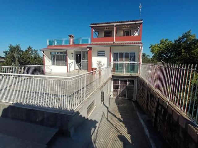Casa semimobiliada com closet e churrasqueira em Viamópolis, Viamão Venda