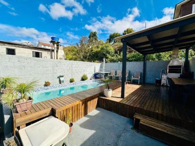 Casa semimobiliada com piscina