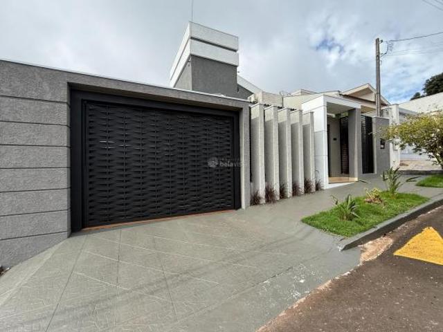 CASA SEMIMOBILIADA COM PISCINA E SAUNA À VENDA NO CONDOMÍNIO PORTAL DO LAGO EM APUCARANA