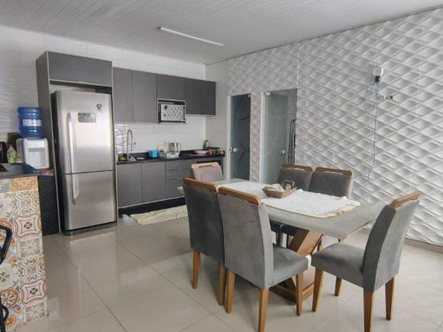 Casa semimobiliada com 2 dormitorios, piscina com churrasqueira em