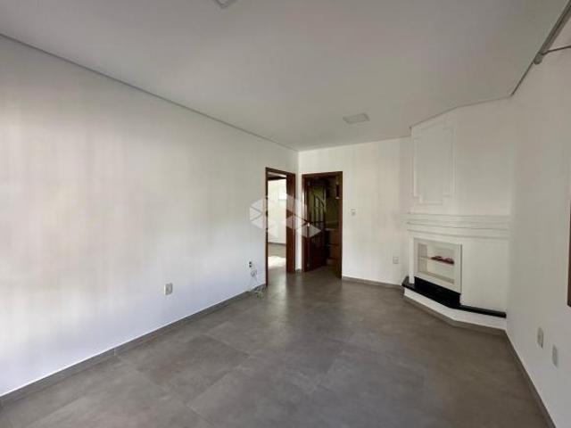 Casa semimobiliada com 3 dormitórios em Linha Santa Cruz!