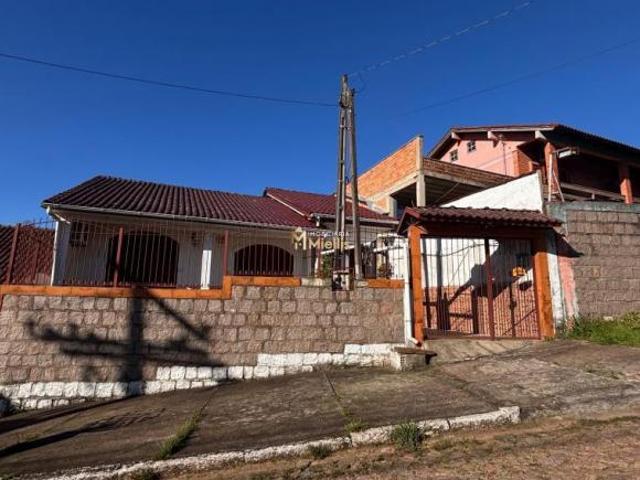 CASA SEMIMOBILIADA COM 3 DORMITÓRIOS NO BAIRRO CENTRO