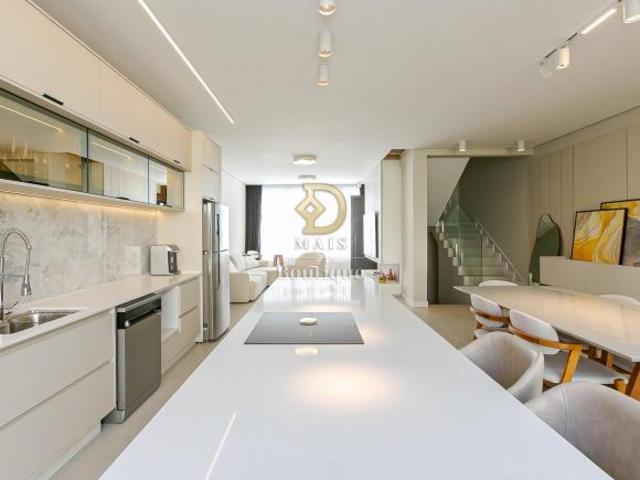Casa semimobiliada com 3 Suítes à Venda no Reserva