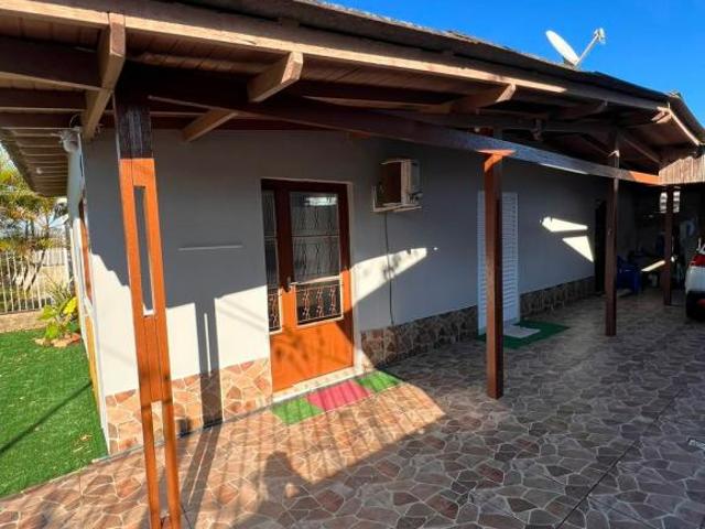 Casa semimobiliada com 3 quartos e suíte no Jardim Fiúza Viamão