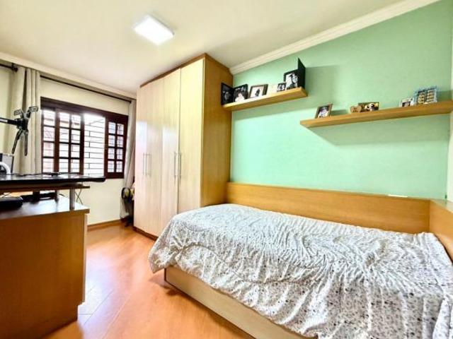 Casa semimobiliada à venda no bairro Costeira em São José dos Pinha
