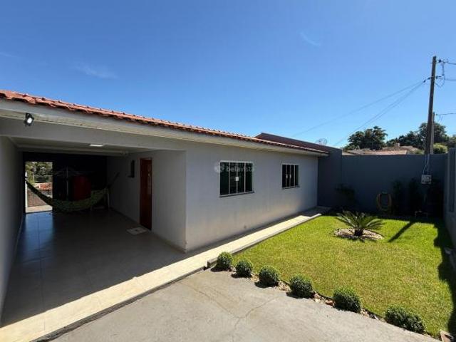 CASA SEMIMOBILIADA À VENDA NO RESID. INTERLAGOS EM APUCARANA
