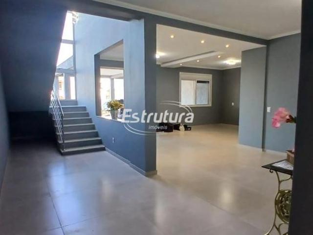 Casa semimobiliada de 3 Suítes com sala e cozinha integrados
