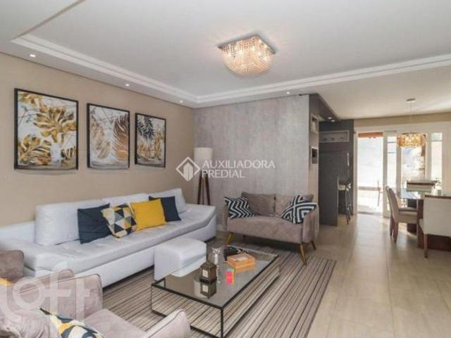 Casa semimobiliada no bairro Ipanema, zona sul de Porto Alegre, próxima à Orla de Ipanema