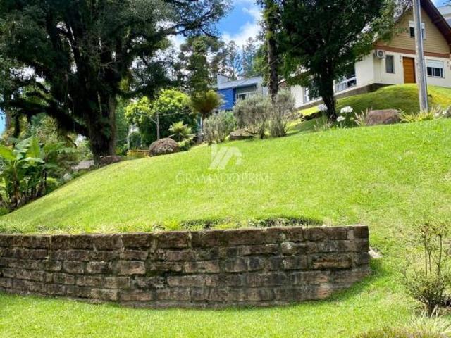 CASA SERRANA EM MADEIRA NOBRE COND. FECHADO