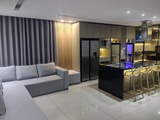 Casa Setor Bueno 5 quartos Escritório Home Office Garagem para 9 carros Casa de Rua com 5 Quarto