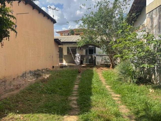 Imperdível: Casa à venda em Goiânia GO, Setor Coimbra 4 quartos, 3 salas, 2 banheiros, 4 vagas, 15