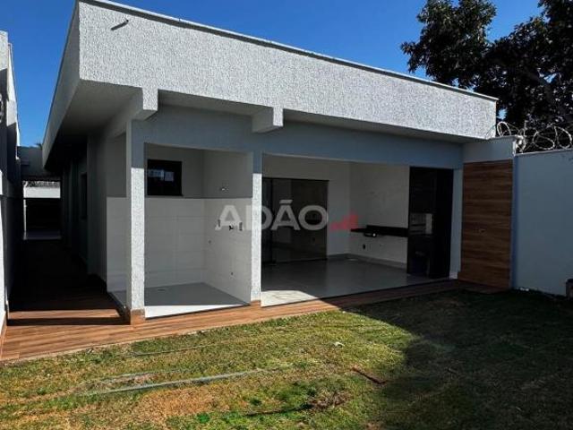 Casa Setor dos Bandeirantes Casa de Rua com 3 Quarto s por R$ 650000.00 no setor Setor dos Bandeira