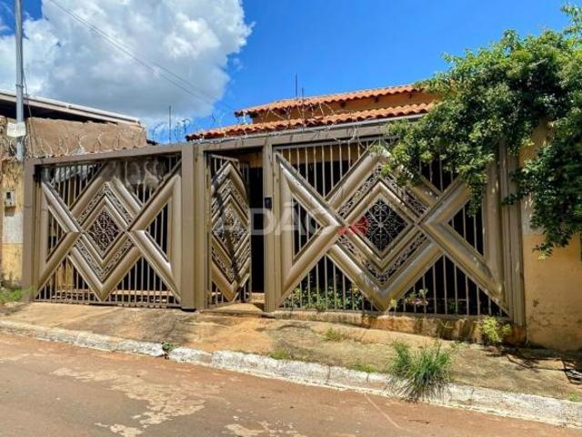 CASA SETOR ESTRELA DALVA Casa de Rua com 3 Quarto s por R$ 350000.00 no setor Setor Estrela Dalva I