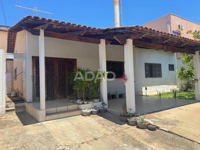 Casa Setor Pedro Ludovico Casa de Rua com 3 Quarto s por R$ 900000.00 no setor Setor Pedro Ludovico