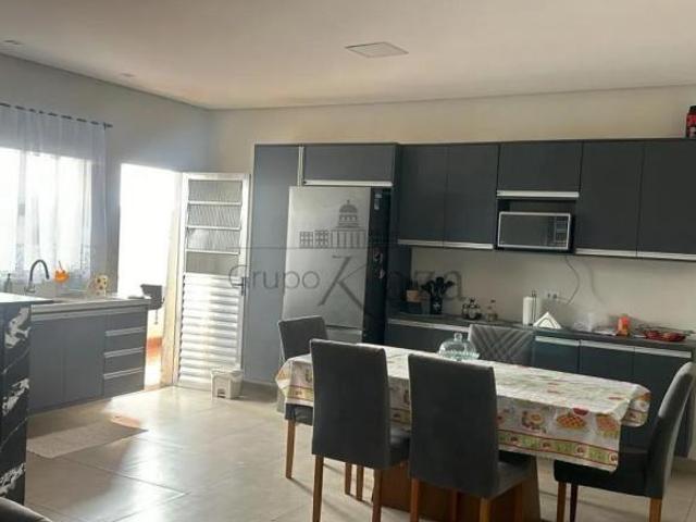 Casa Setville Altos de São José 3 Dormitórios 175m²