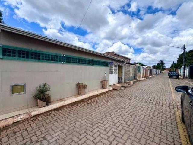 Casa Simples, 3 Quartos, Dentro de Condomínio, Piscina e Churrasuqueira na Rua 03 B em Vicente Pir