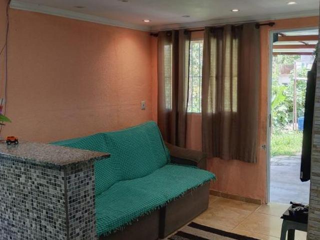 Casa simples próximo ao centro de Ribeirão Pires