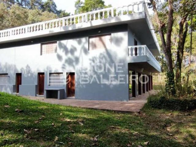 Casa singular em Santo Antônio do Pinhal — qualidade e espaço