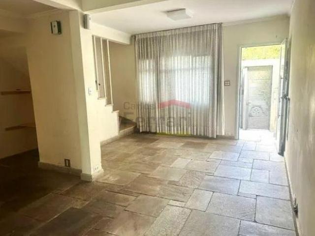 Casa situada em uma vilinha sossegada !