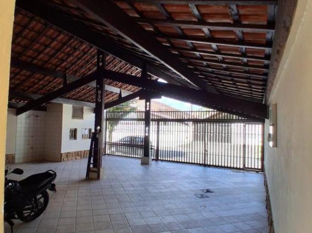 Casa, situada no bairro Imperador, possuindo 01 dormitórios