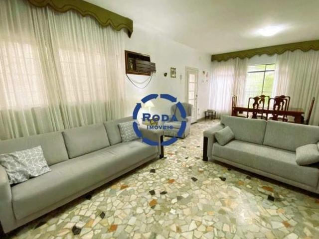 Casa | Sobrado | 3 dormitórios | 5 vagas de garagem | 1 quadra da praia à venda no José Menino!