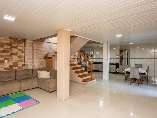 Casa Sobrado 3 dormitórios, 1 suíte, área gourmet/churrasqueira, lavanderia, pis