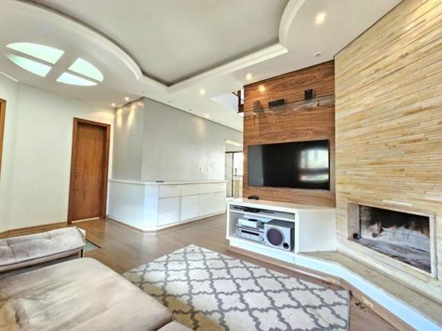 Casa sobrado, 3 Dormitórios, 1 suíte, closet, hidromassagem, sacada, cozinha, sala, lareira, lavabo