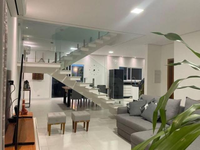 Casa Sobrado 3 Dormitórios 1 Suíte, 2 vagas, Condomínio Mantiqueira, Sjc
