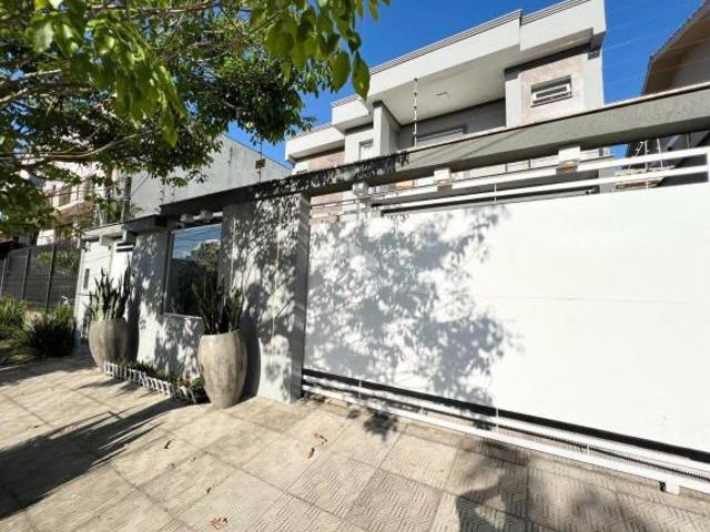 Casa sobrado, 3 dormitórios, sendo 1 suíte, 290m² construídos. Moinhos de Vento, Canoas