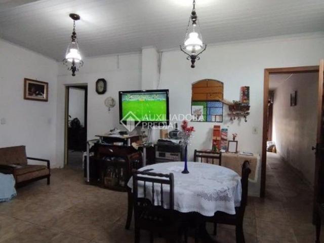 Casa Sobrado 3 dormitórios, suíte e vaga de garagem
