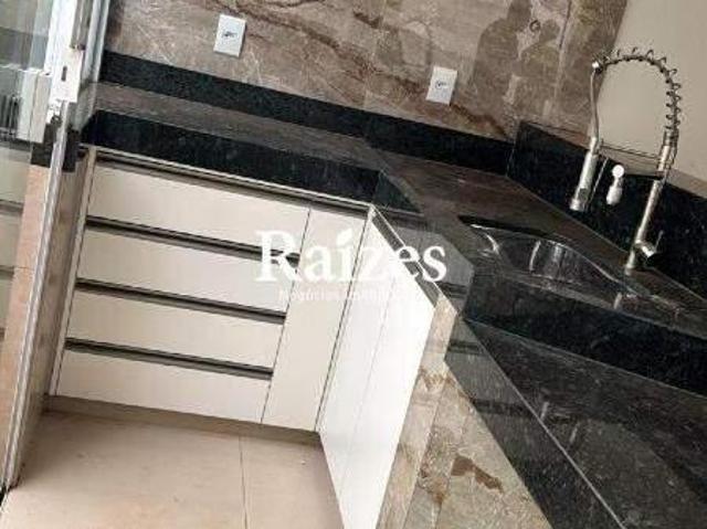 Casa Sobrado 3 quartos sendo 1 suíte com varanda gourmet e 2 vagas no Novo Mundo em Uberlândia