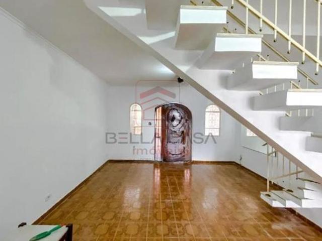 Casa, sobrado 3 quartos, 2 vagas e quintal