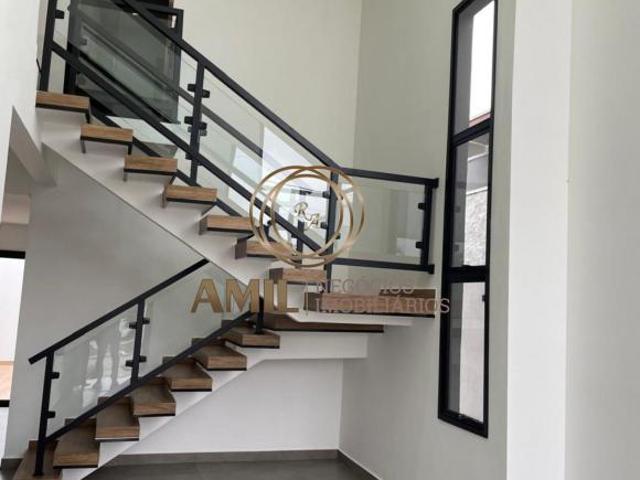 Casa Sobrado / 03 dormitórios sendo 3 suítes / Residencial Mantiqueira / 209 m² / São José dos Camp