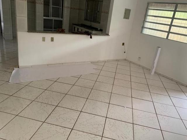 Casa Sobrado 250m2, 2 Dormitórios, Cozinha Americana Planejada, 2 Banheiros, 2 Vagas Cobertas, 500m2