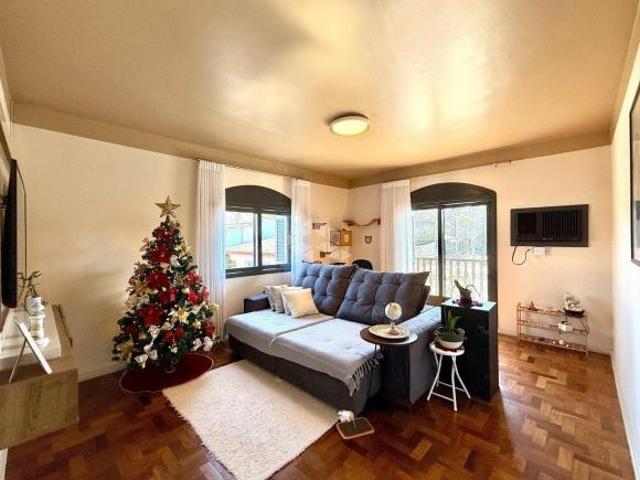 Casa sobrado 7 dormitórios, 2suite, 2 banheiros, churrasqueira, vaga para 3 veículos
