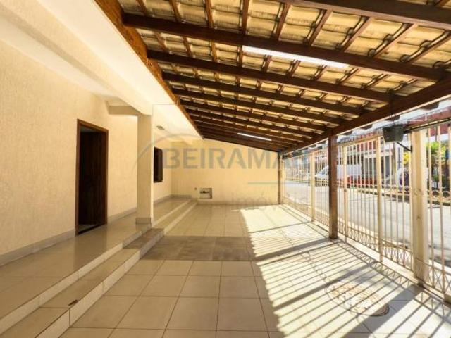 Casa Sobrado 7 Quartos, 5 Suítes, Varanda, 3 Vagas Cobertas à Venda na QE 26 Guará II