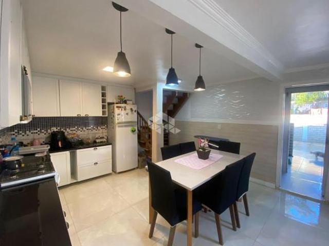 Casa sobrado, 4 dormitórios, 2 banheiros no bairro Niterói